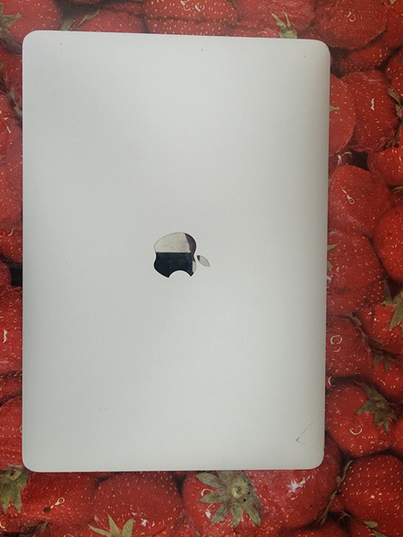 MacBook Pro srochna sotilvotti. Realni olafiganla zvanit qlila.