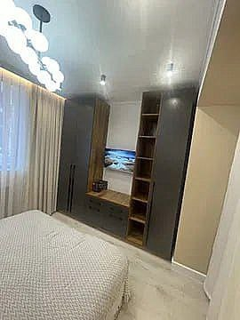Квартира супер 77серия  улучшенная план. Мебель техника  балкон  63кв.
