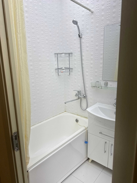 Продам квартиру 1-2/4/4 Ц-13 ресторан Азия-Гранд парк Анхор кирпич
