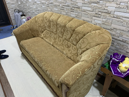yumshoq mebel sotiladi