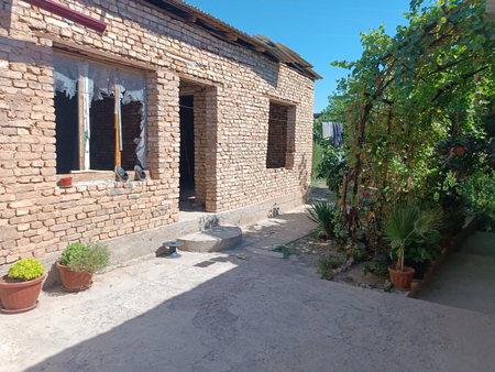 Hovli sotiladi/Продается участок