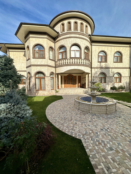 Продается шикарный евродом на центр Луночарском