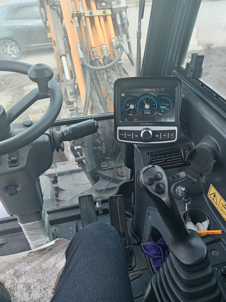 Ekskavator sotiladi