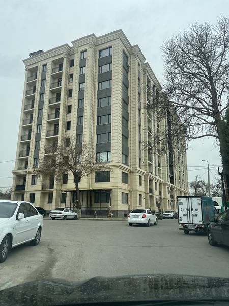 uchtepa tumani 14 kv 62 maktab novostroyka 1 etaj +podvali bn sotiladi