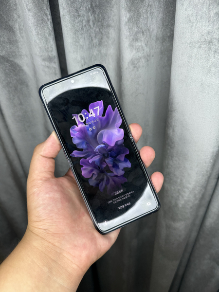 Samsung Galaxy Z flip ideal qurt 8/256gb