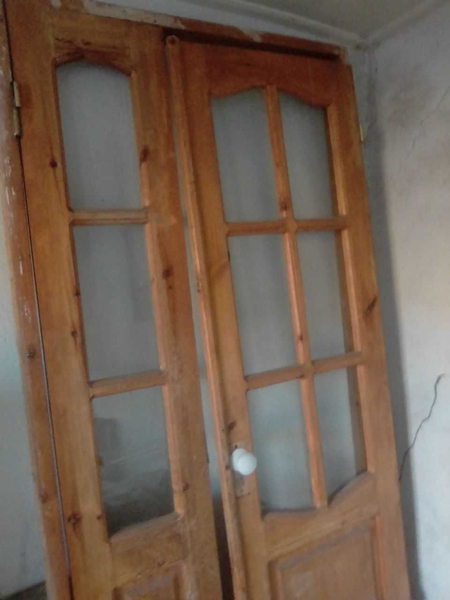 Eshik rom sotiladi