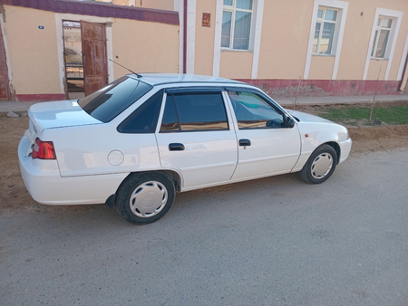 Nexia 2 sotiladi yili 2010 yurgani 215 000