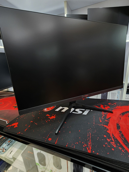 24 Manitor Bonzer 180hz IPS Flat, 1ms