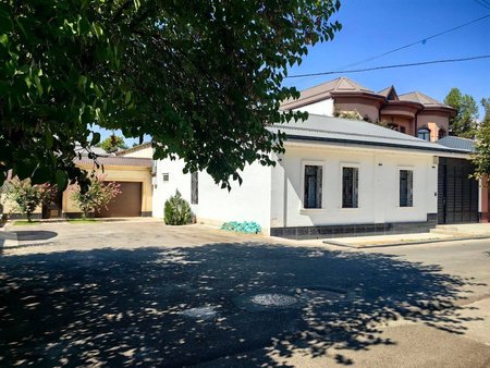 СРОЧНО Продается М.Улугбекий р-н. уютный домик с отличной ЛАКАЦИЕЙ в т