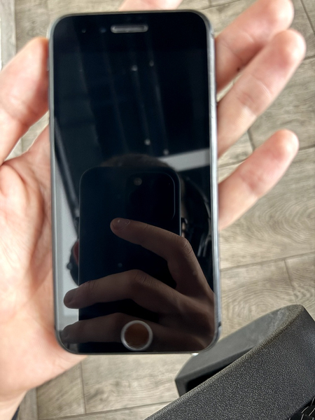 iPhone 8 64 GB srochna