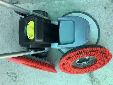 Продается профессиональная поломоечная машина KARCHER BDS 43/180 C