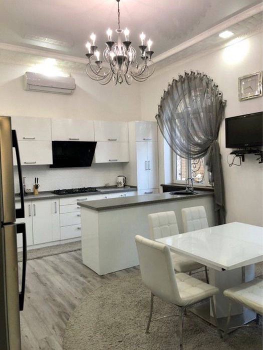 Продается Евро дом Ор-р: Амир Темур махалля 300м2