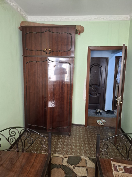 Юнусабад 10 квартал 2/1/5  400 у.е.