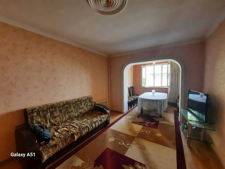 Срочно продается квартира 3/3/4 на М Улугбекском районе  (J3069)
