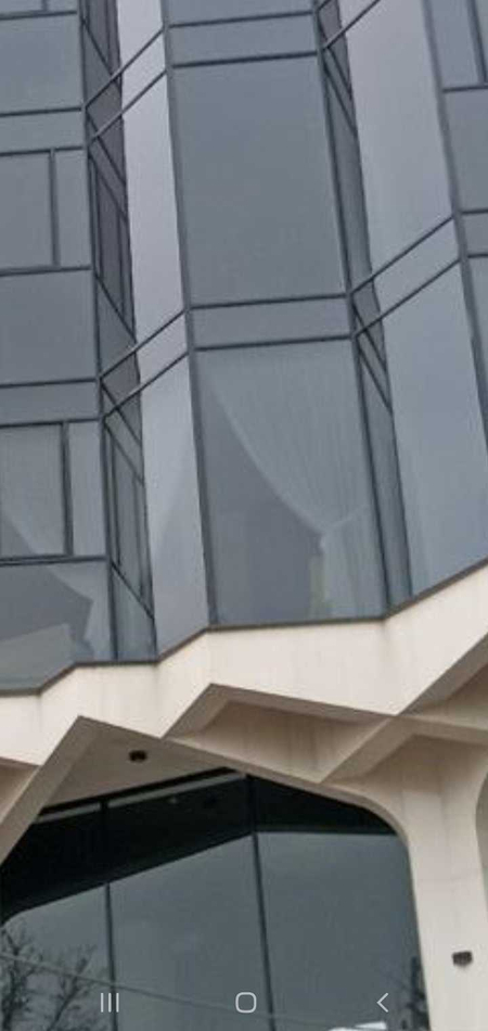 Аренда 400м² места вдоль дарога 2 этаж  Бизнес центр стеклянный фасад