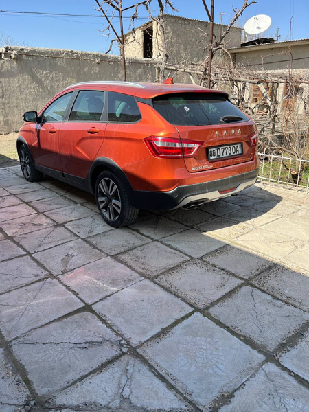 Lada Vesta Kros sotiladi