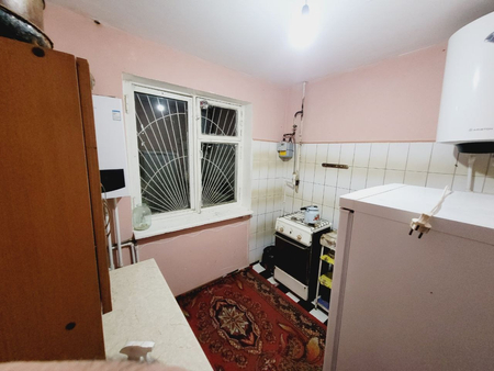 Chorni park orqasida 2 xona 250$