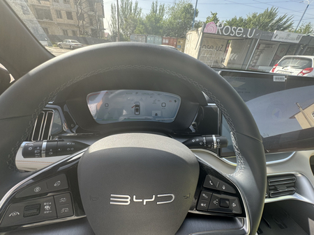 BYD chempion 605 qora 2024