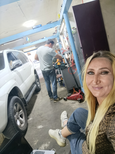 Продается шикарный автомобиль.продаю и плачу в связи с переездом.