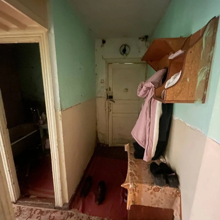 3 хонали 5 каватда 90м²
8 каватли янги лифтлик дом 
Манзил: Теракзор