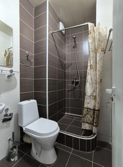 Дархан  4/9/9 Балкон 1*7м² Общ пл 100м² Инконель