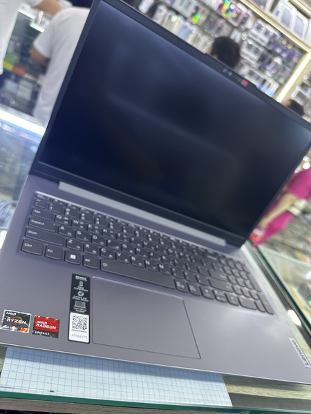 Lenovo ryzen7 7730U Ram16/Ssd256 2.0GHz
