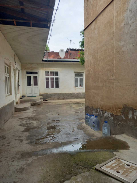 Uchastka yer xisobda sotladi