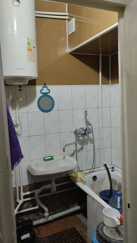 Uy sotiladi. 3 m/t. 2  xonali 3 xona  qilingan. yevro remont qilingan.