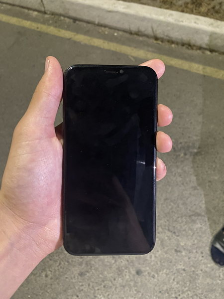 Iphone X srochna sotiladi