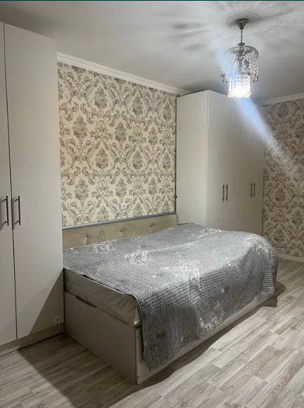 срочно Новомосковская  1в2/4/5 Кирпичный Балкон 1*3м² Общ пл 28м²