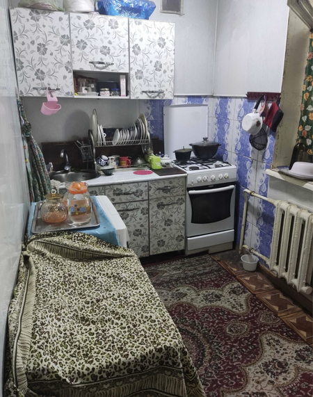 Продам  2/4/4 ком квартиру куйлюк массив 1 с двумя балконами кирпич