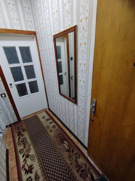 Сдается квартира на Фархадском базаре 2комнаты для семьи.