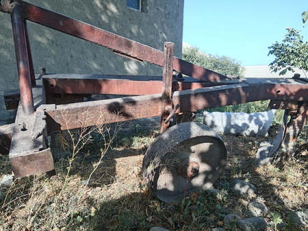Mtz 80 sotiladi.