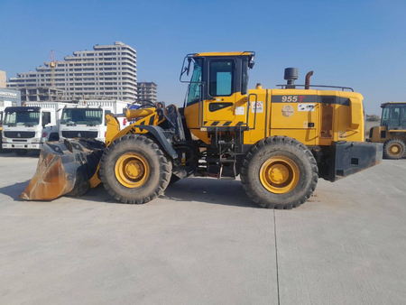 Pogruzchik 3 kubalik sinomach sotiladi holati ideal 3400 motochas