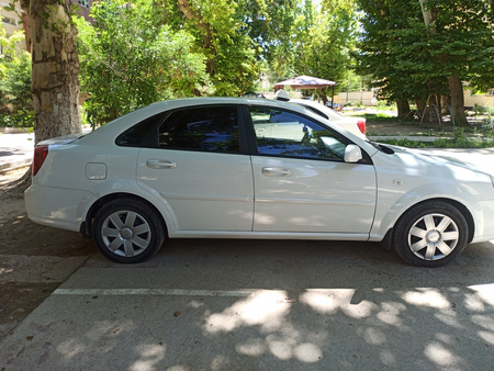 Srochna sotiladi Lacetti 1,8