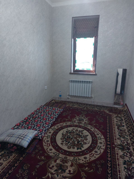 bolgarski posyolkada 3 xonali 4-etajdan uy sotiladi