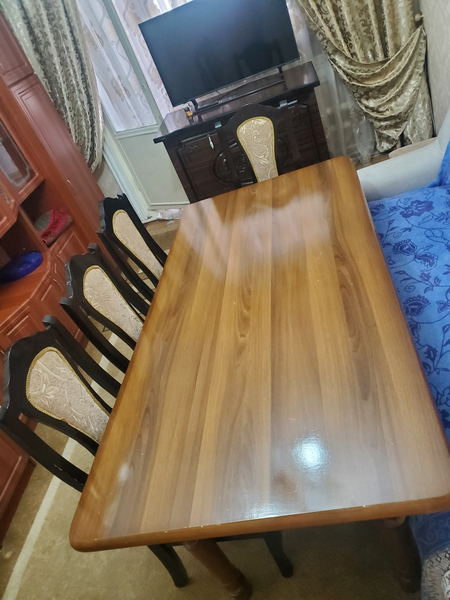 Стол и стулья продается
