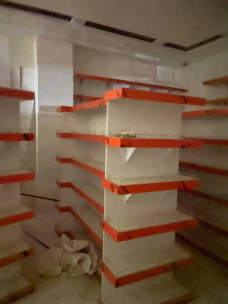 Полка новая для продуктового магазина