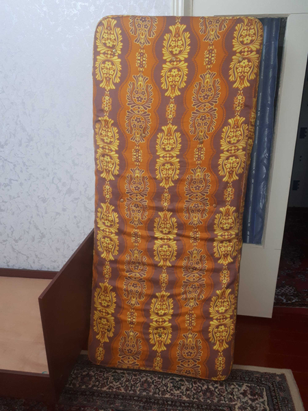 Продаётся кровать с матрасам