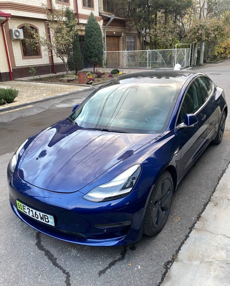 Срочно продам Tesla model 3