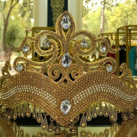 Tillaqosh diadema karona