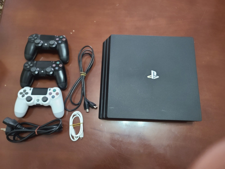 PlayStation 4 Pro 1 trb 4К 3 джойстик