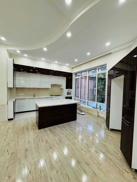 V2285 ПРОДАЕТСЯ ДОМ 12 соток 7 комнат Этажность: 3  бассейн ,беседка