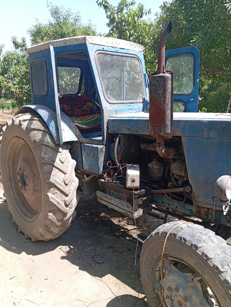 Traktor T 40 MTZ mator qoʻyilgan