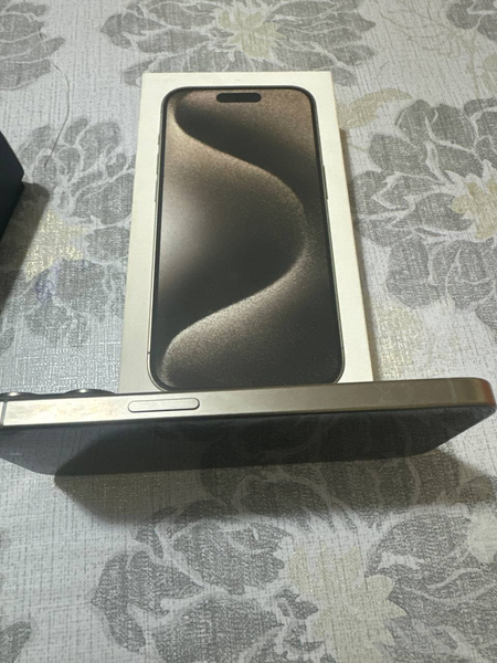 iPhone 15pro titan