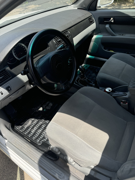 lacetti 1.8 sotiladi