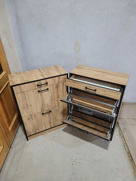 Оёк, кийимлар учун мулжалланган шкаф