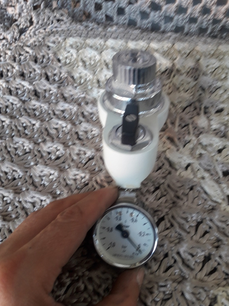 Продаются манометры
