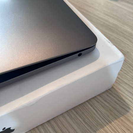 MacBook pro M1 tezda sotiladi.