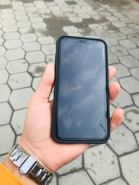 Iphone x sotladi